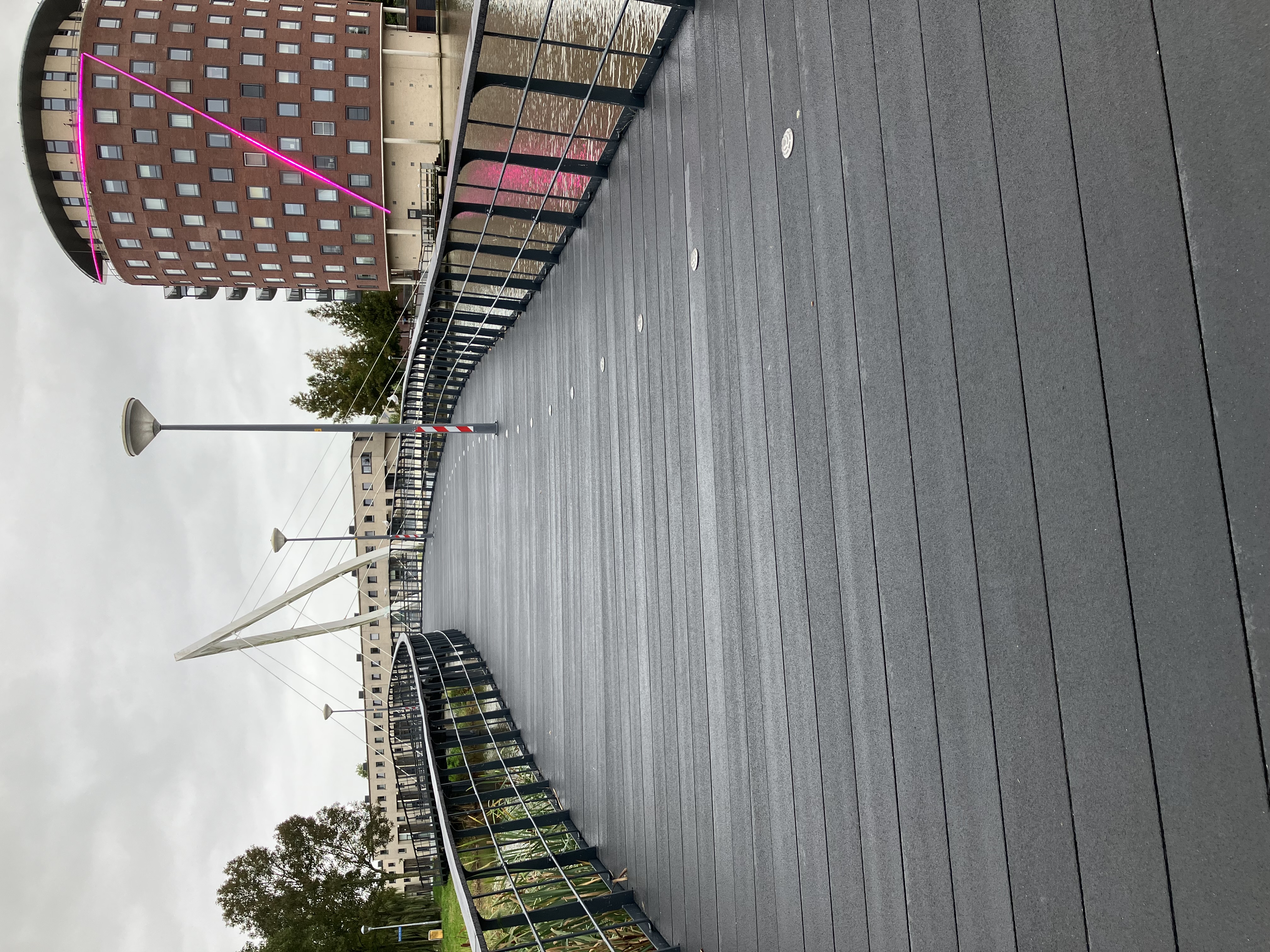 Schuin afgewerkte GVK profielen en GVK brugdekken zorgen voor snelle ...